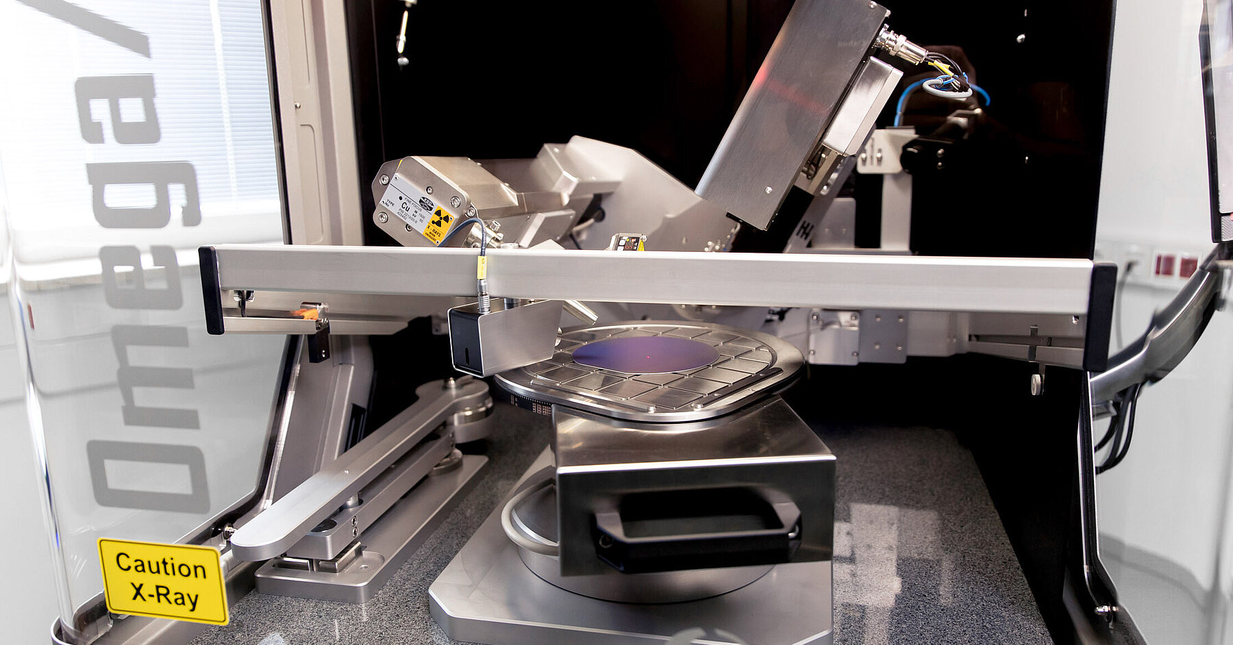 Automatic X-Y mapping stage – Freiberg Instruments