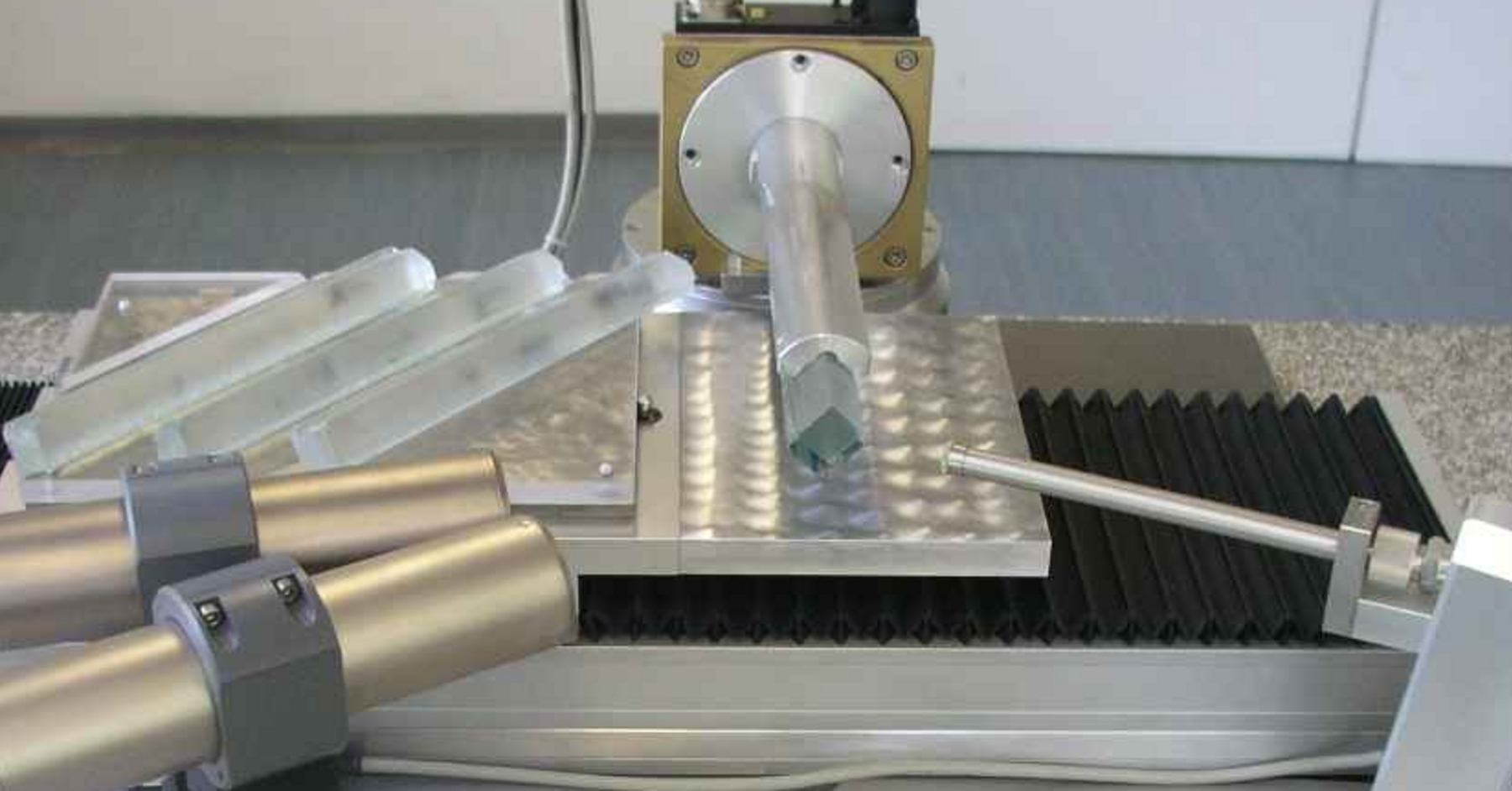 Quartz Bar Aligning – Freiberg Instruments