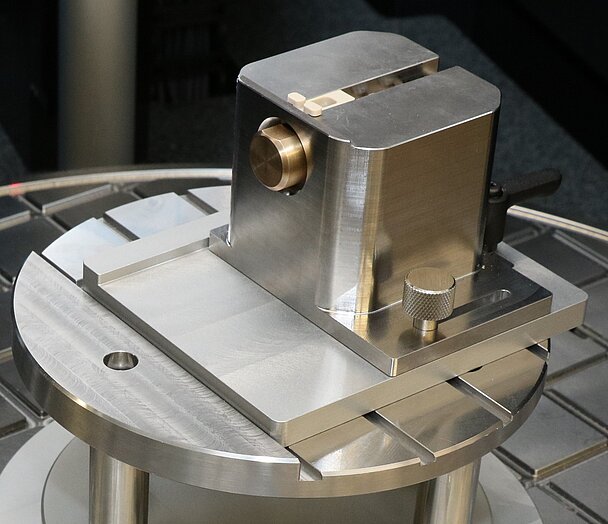 Omega/Theta - Customized sample holders – Freiberg Instruments